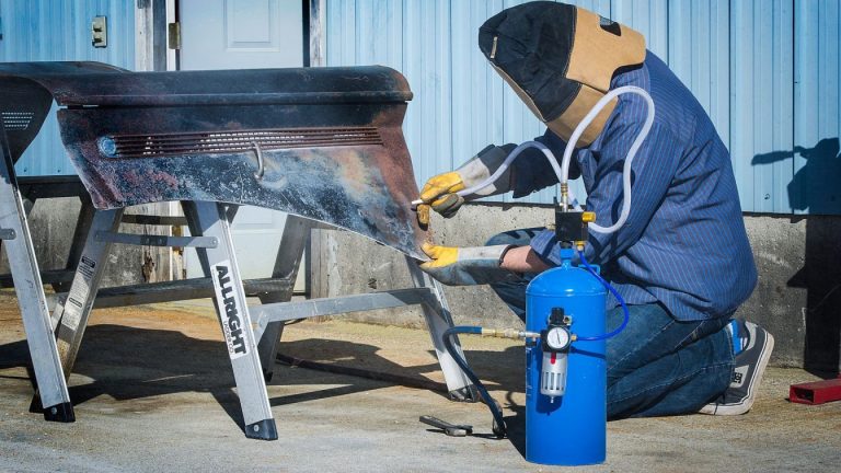 Different Types of Sand Blasting Equipment Explained - Redline Stands Blog