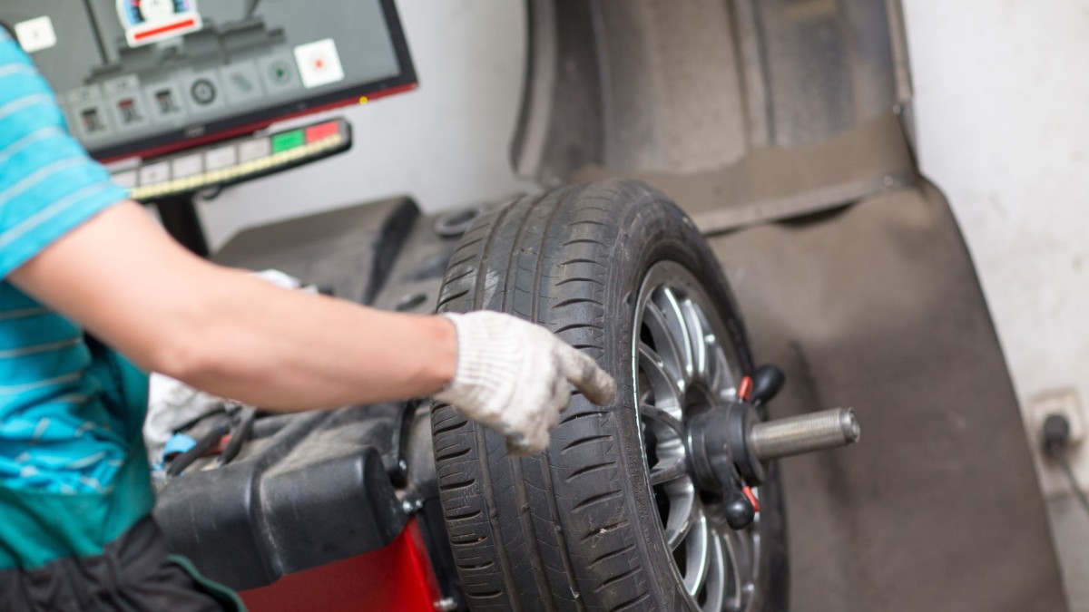 How Much Does Wheel Balancing Cost Guide for Cars and Trucks